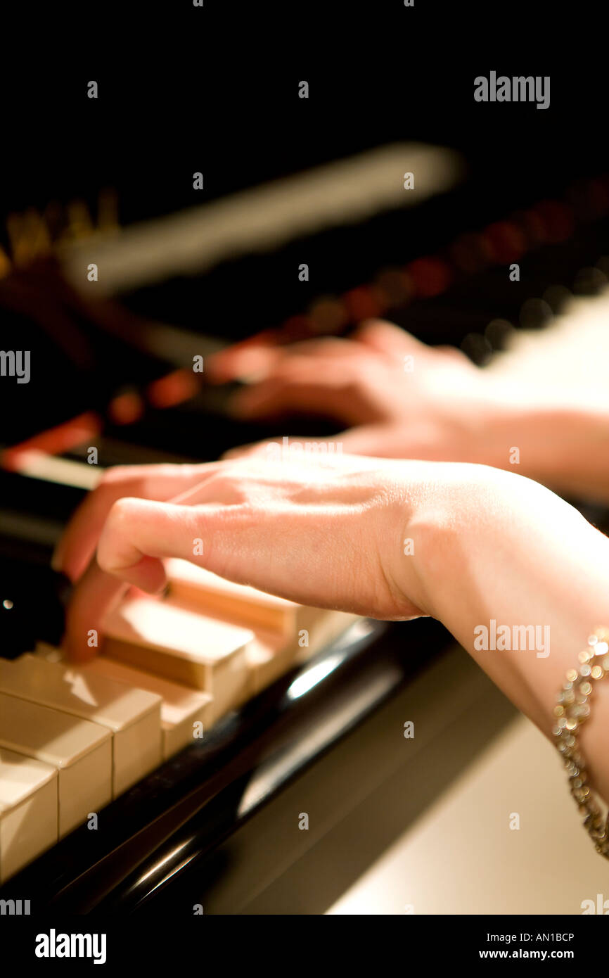 The piano player hi-res stock photography and images - Alamy