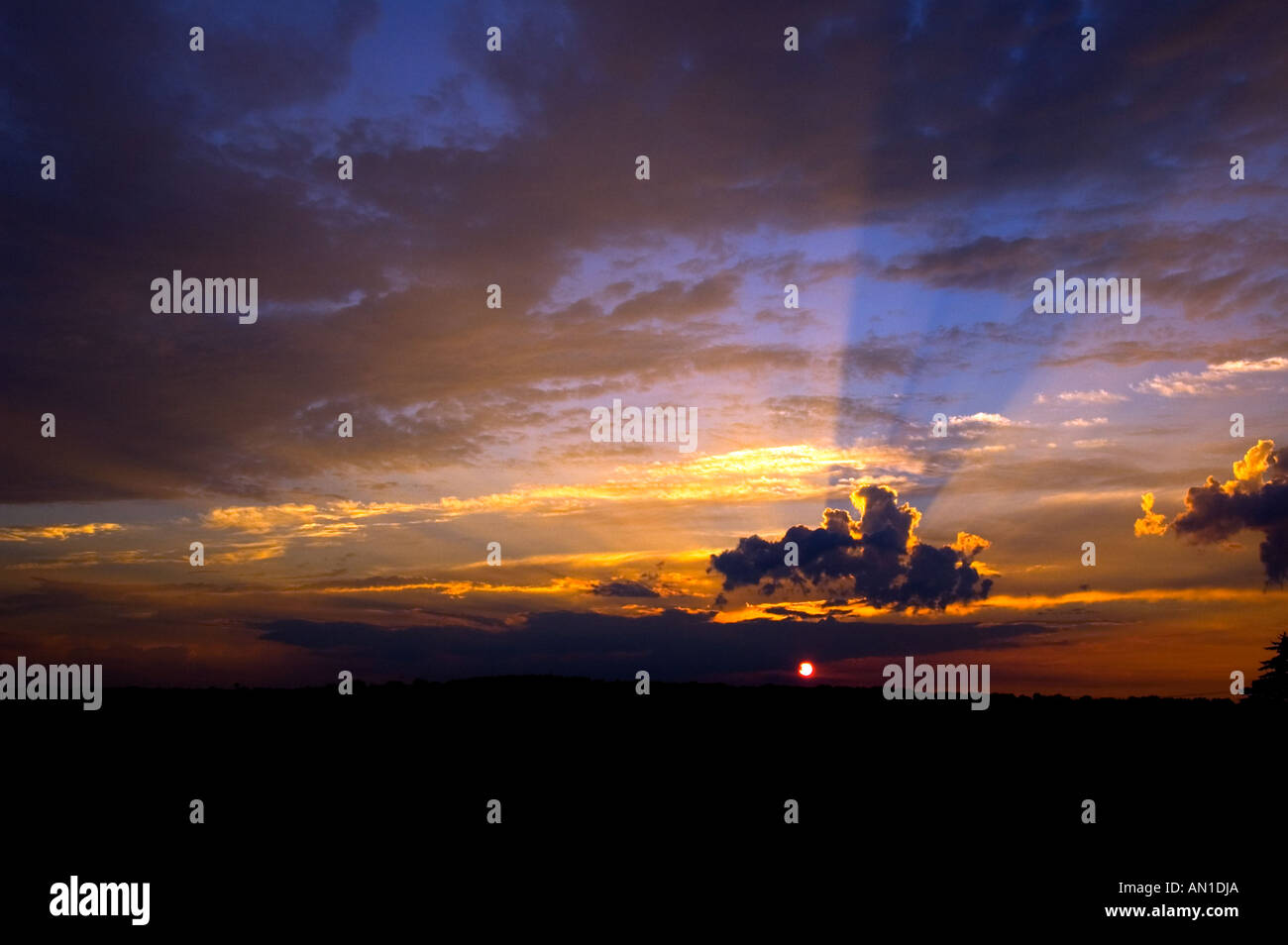 Big sky sunset plains hi-res stock photography and images - Alamy