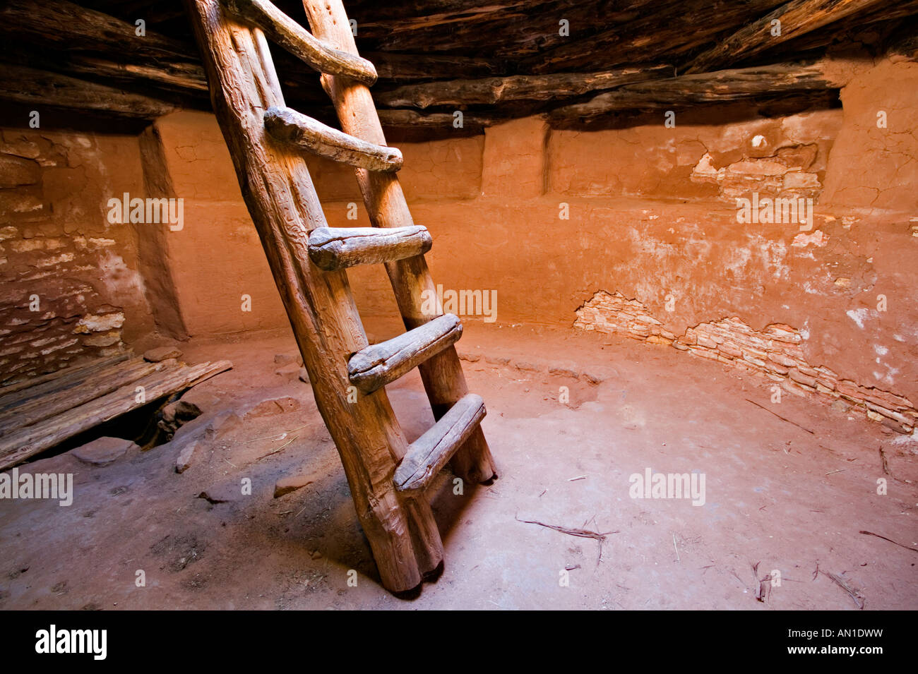 Ancient kiva with ladder hi-res stock photography and images - Alamy