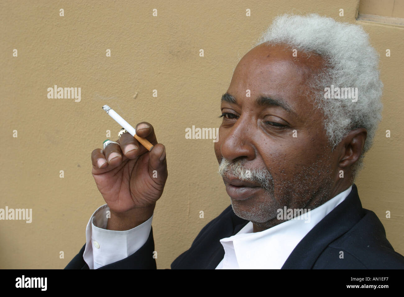 Black smokes hi-res stock photography and images - Alamy