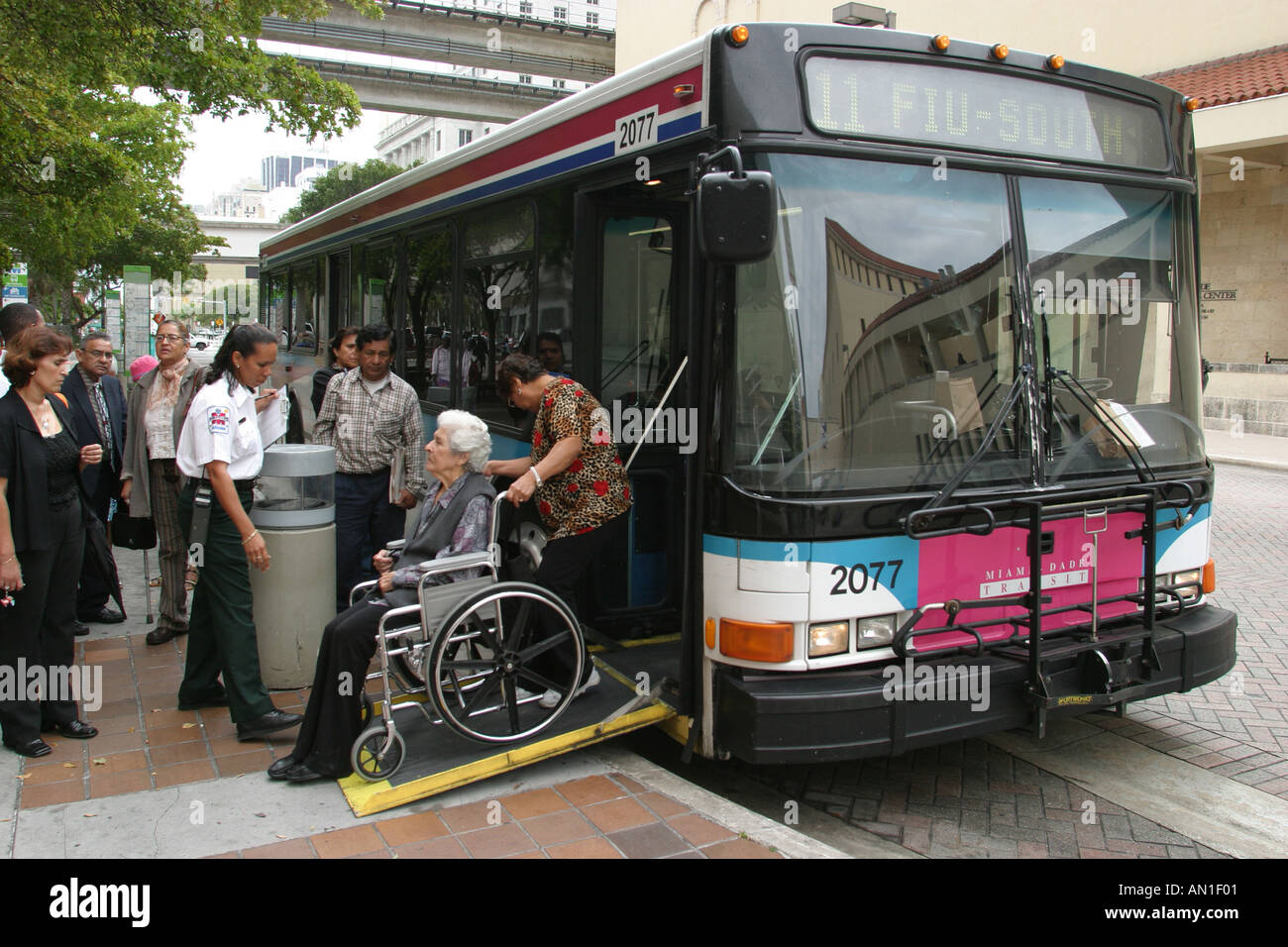 Miami Dade Transit Bus Stock Photos & Miami Dade Transit Bus Stock ...