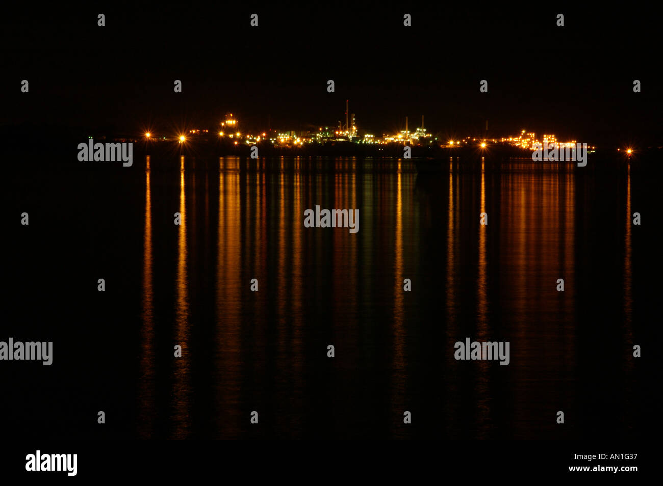 Fawley oil terminal hi-res stock photography and images - Alamy