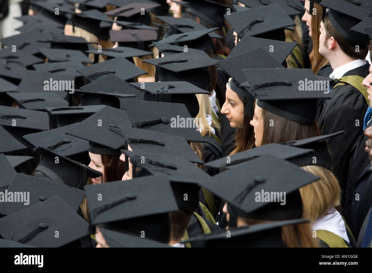 Graduates university birmingham england uk hi-res stock photography and ...