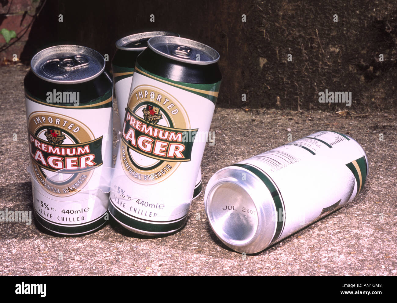 Four pack lager hi-res stock photography and images - Alamy
