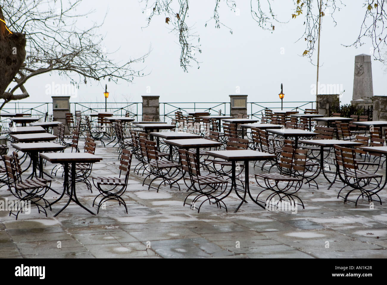 COFFEE SHOP TABLES IN MAKRINITSA PILIO-GREECE Stock Photo - Alamy