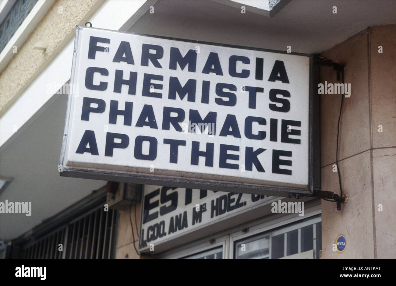 Pharmacie pharmacy chemists shop hi-res stock photography and images ...