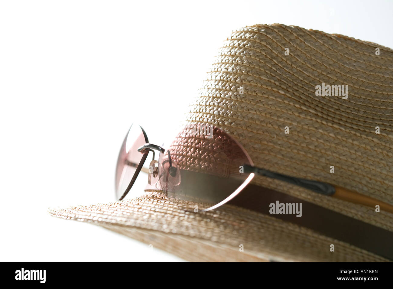 Sunglasses and straw hat Stock Photo - Alamy