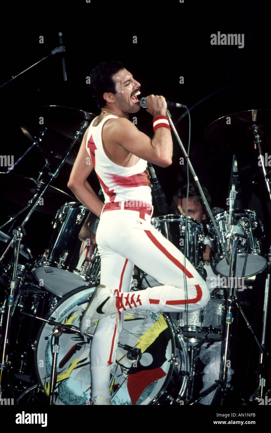 QUEEN - Freddie Mercury in 1982 Stock Photo - Alamy QUEEN - Freddie Mercury in 1982 Stock Photo - Alamy