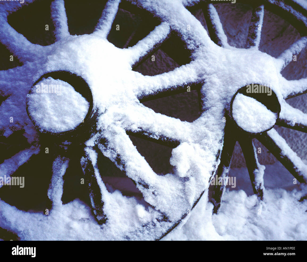 Winter snow wheels wagon hi-res stock photography and images - Alamy
