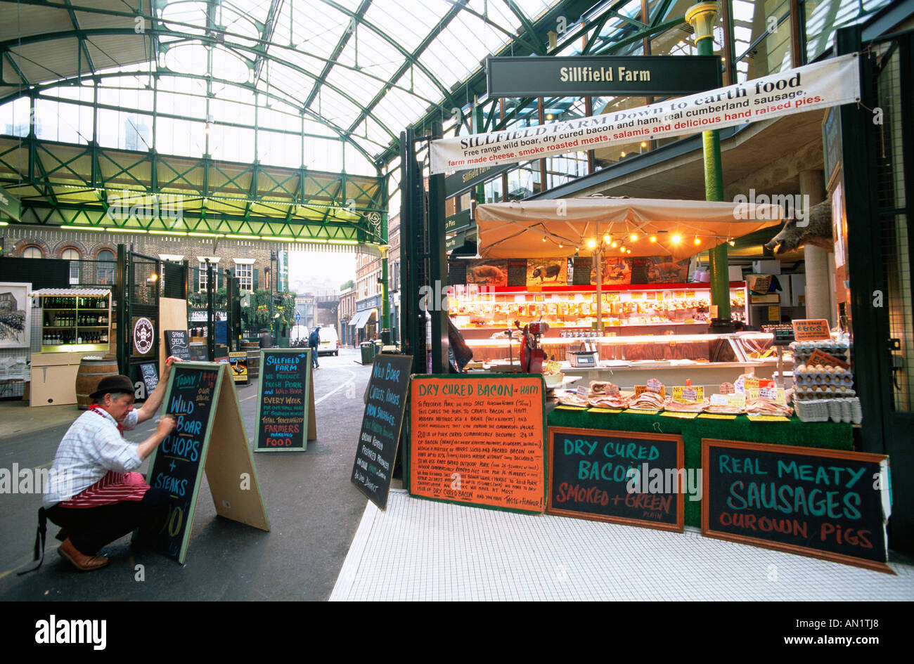 Butchers shop london hi-res stock photography and images - Alamy