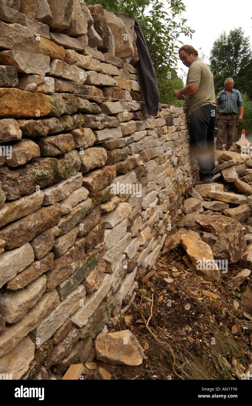Building a dry stone wall in the Cotswolds in England Stock Photo - Alamy