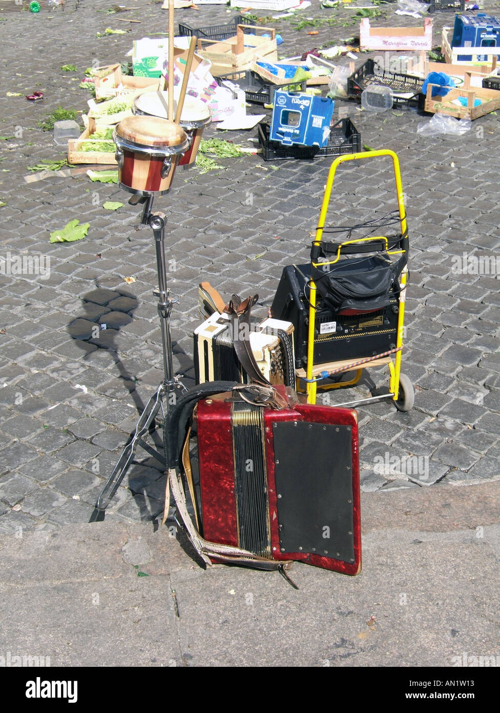 musical instruments in campo de fiori, rome Stock Photo - Alamy