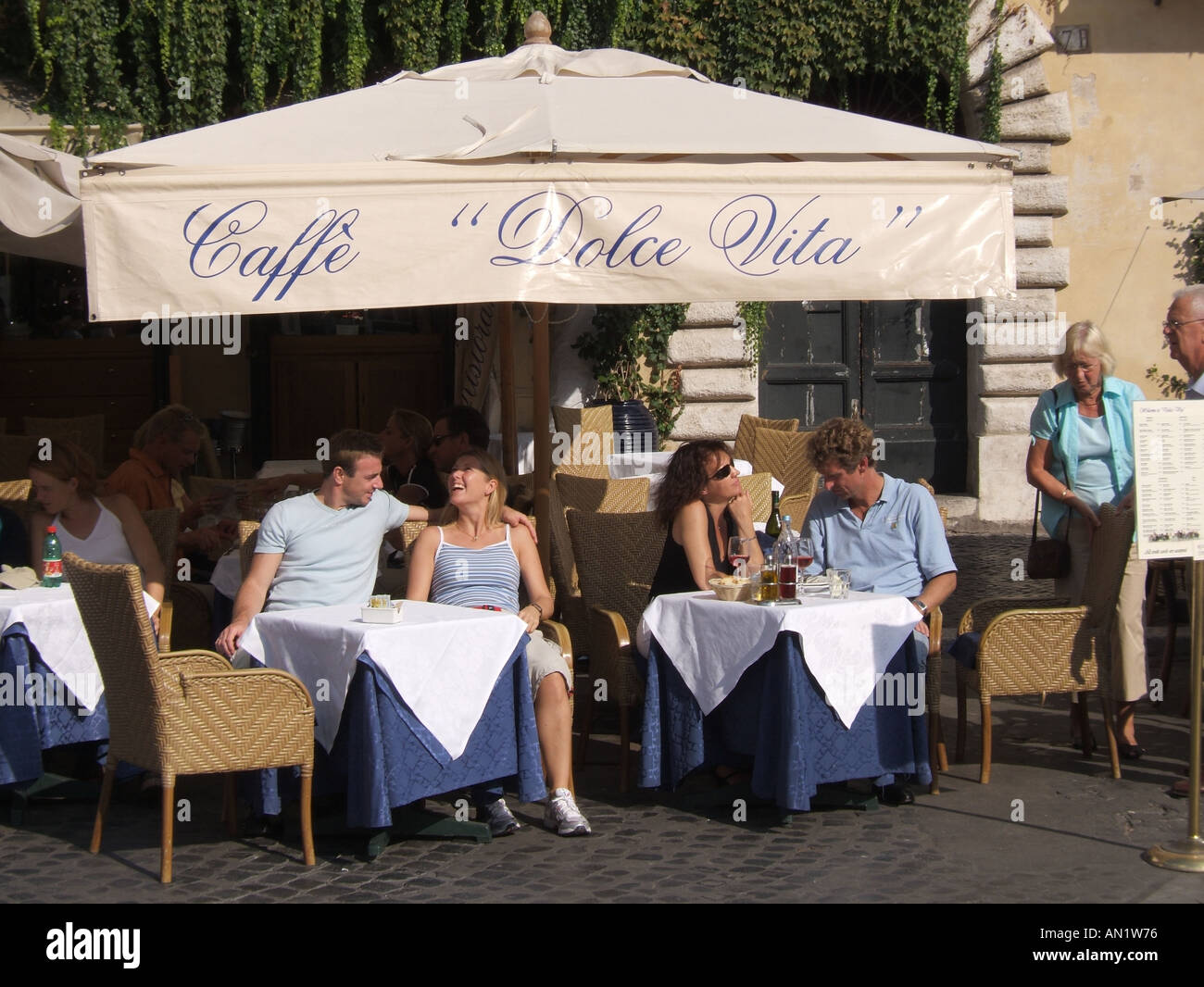 cafe in piazza navona, rome Stock Photo - Alamy
