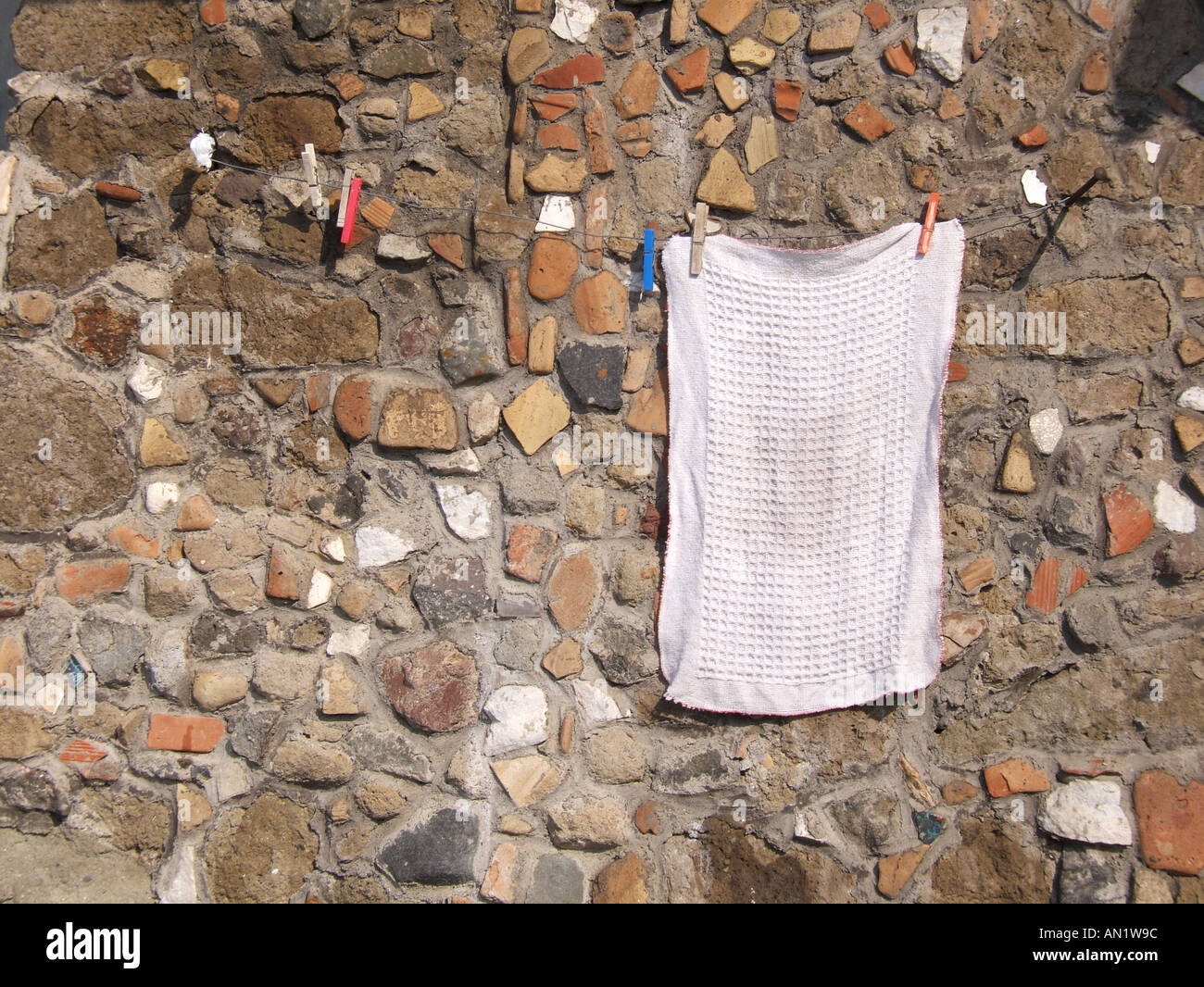 linen towel on washing line Stock Photo - Alamy