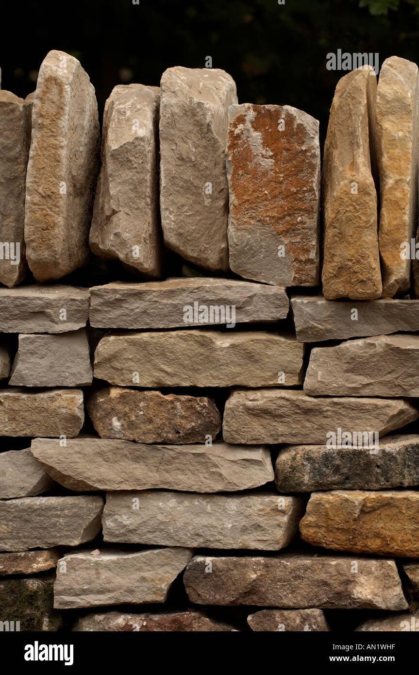 Building a dry stone wall in the Cotswolds in England Stock Photo - Alamy