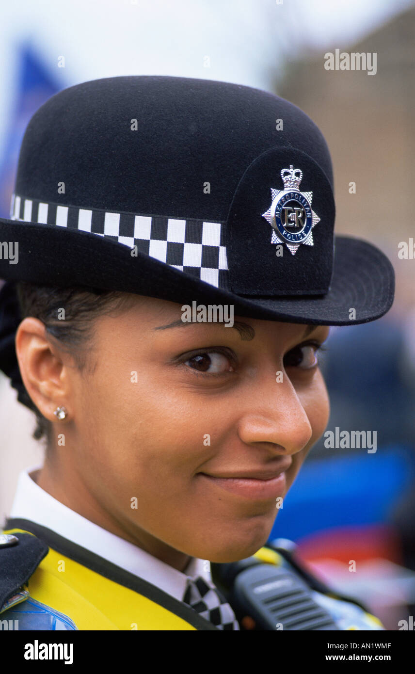 Asian london police officer hi-res stock photography and images - Alamy
