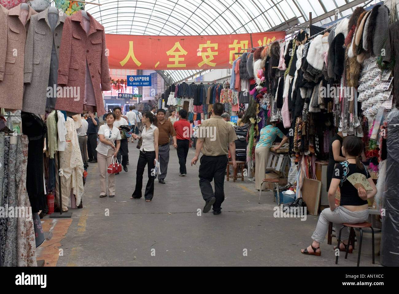 Fabric market shanghai hi-res stock photography and images - Alamy