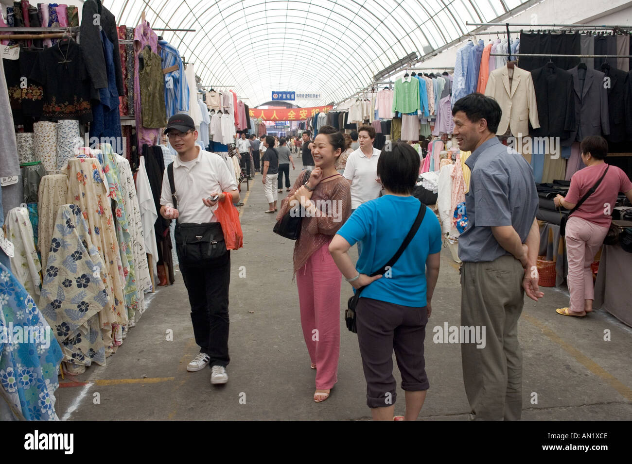 Fabric market shanghai hi-res stock photography and images - Alamy