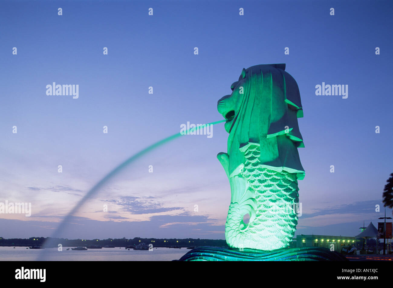 Singapore, Merlion Statue at Night Stock Photo - Alamy