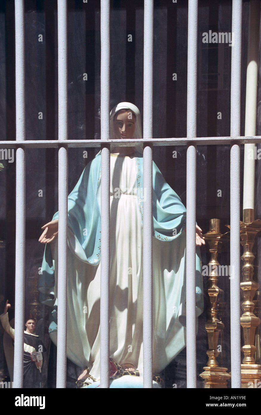 madonna statue in religious gift shop near vatican rome Stock Photo - Alamy