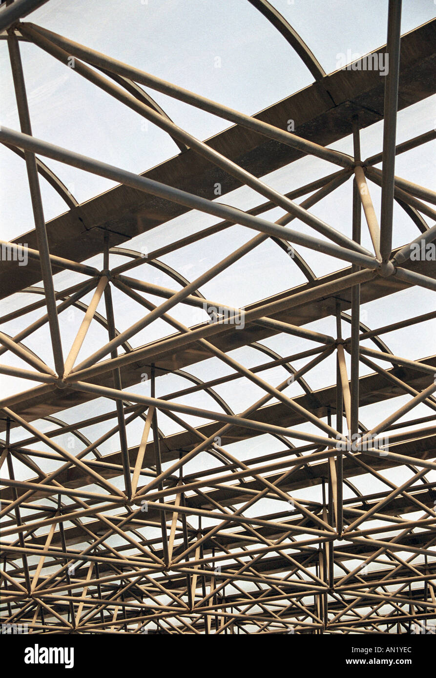 Tubular steel roof structure hi-res stock photography and images - Alamy