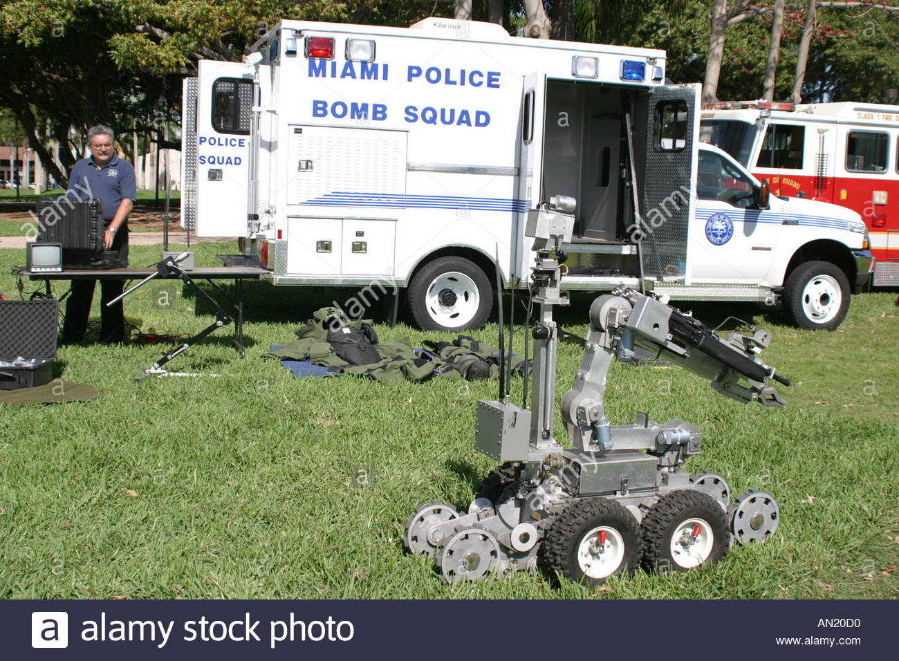 Anti Bomb Robot Stock Photos & Anti Bomb Robot Stock Images - Alamy
