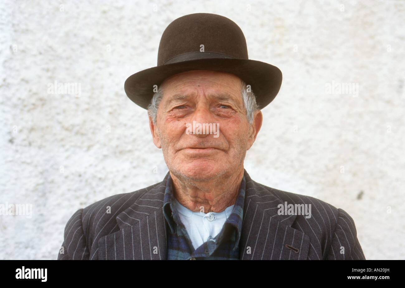 Elderly old spanish man hi-res stock photography and images - Alamy