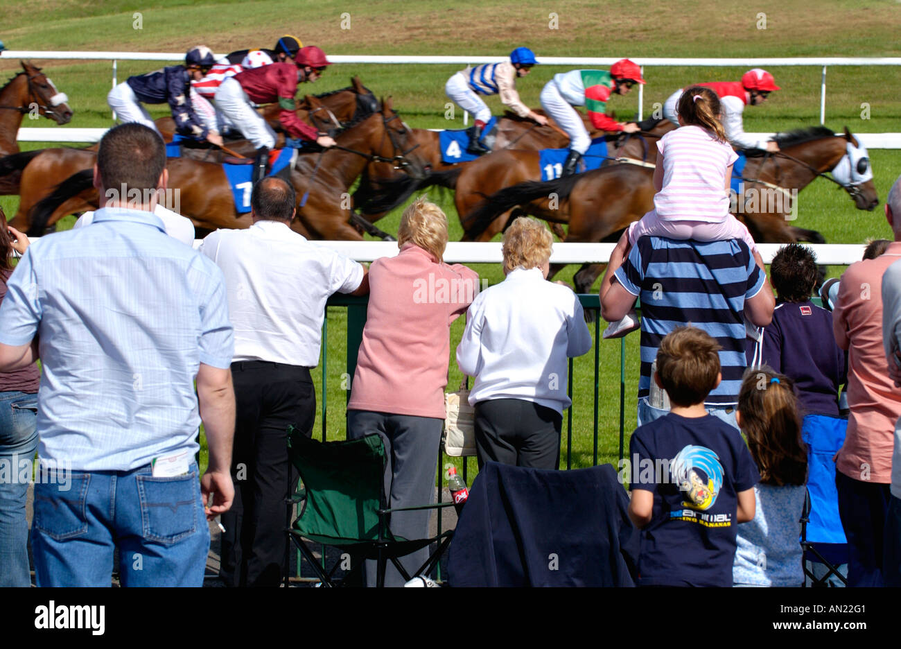 Crowds People Horse Racing Stock Photos & Crowds People Horse Racing ...