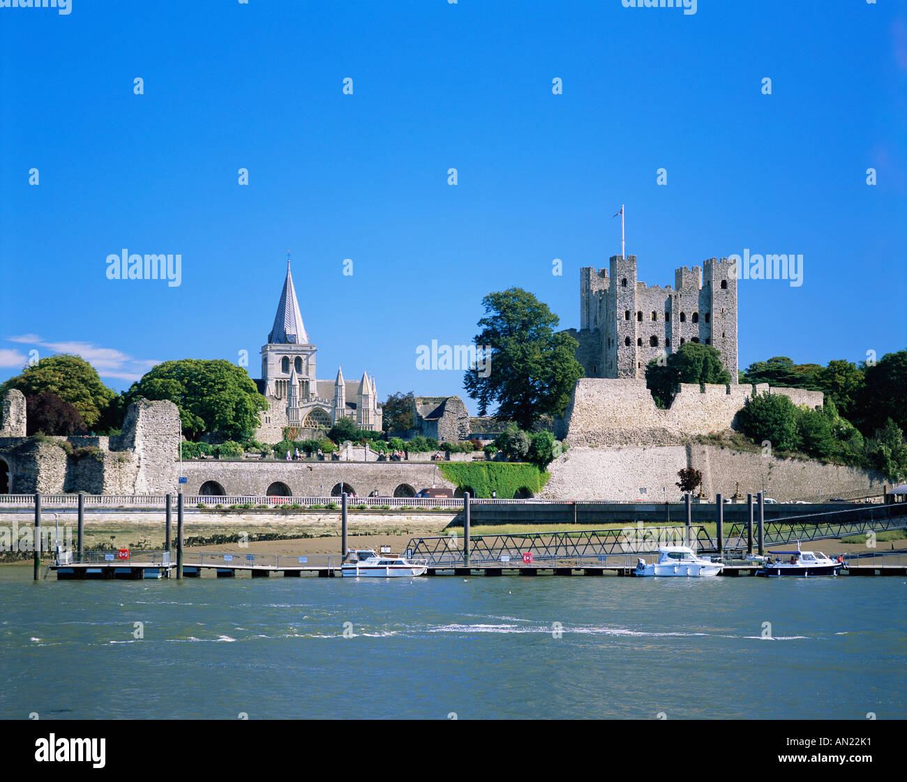 River medway rochester hi-res stock photography and images - Alamy