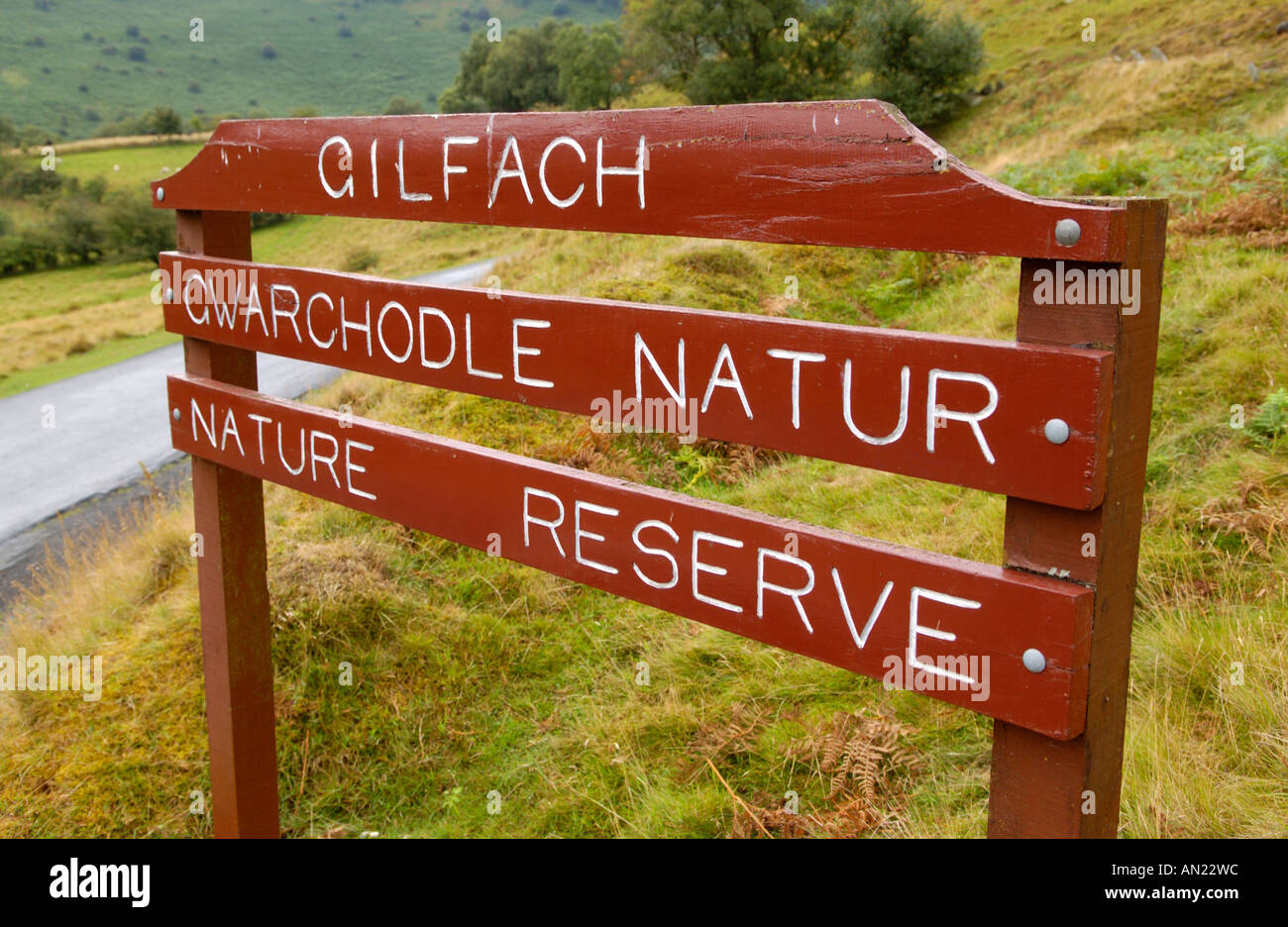 Bilingual welsh english tourism signs hi-res stock photography and ...