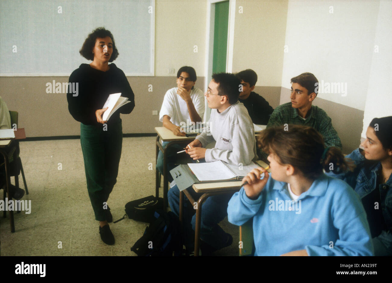 School classroom scene hi-res stock photography and images - Alamy
