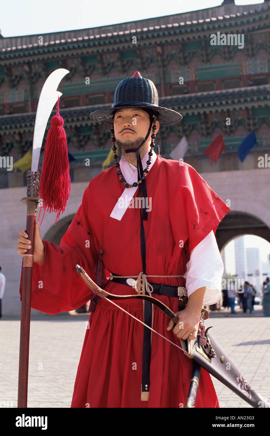 Korea, Seoul, Gyeongbokgung Palace, Ceremonial Guard in Traditional Costume Stock Photo - Alamy