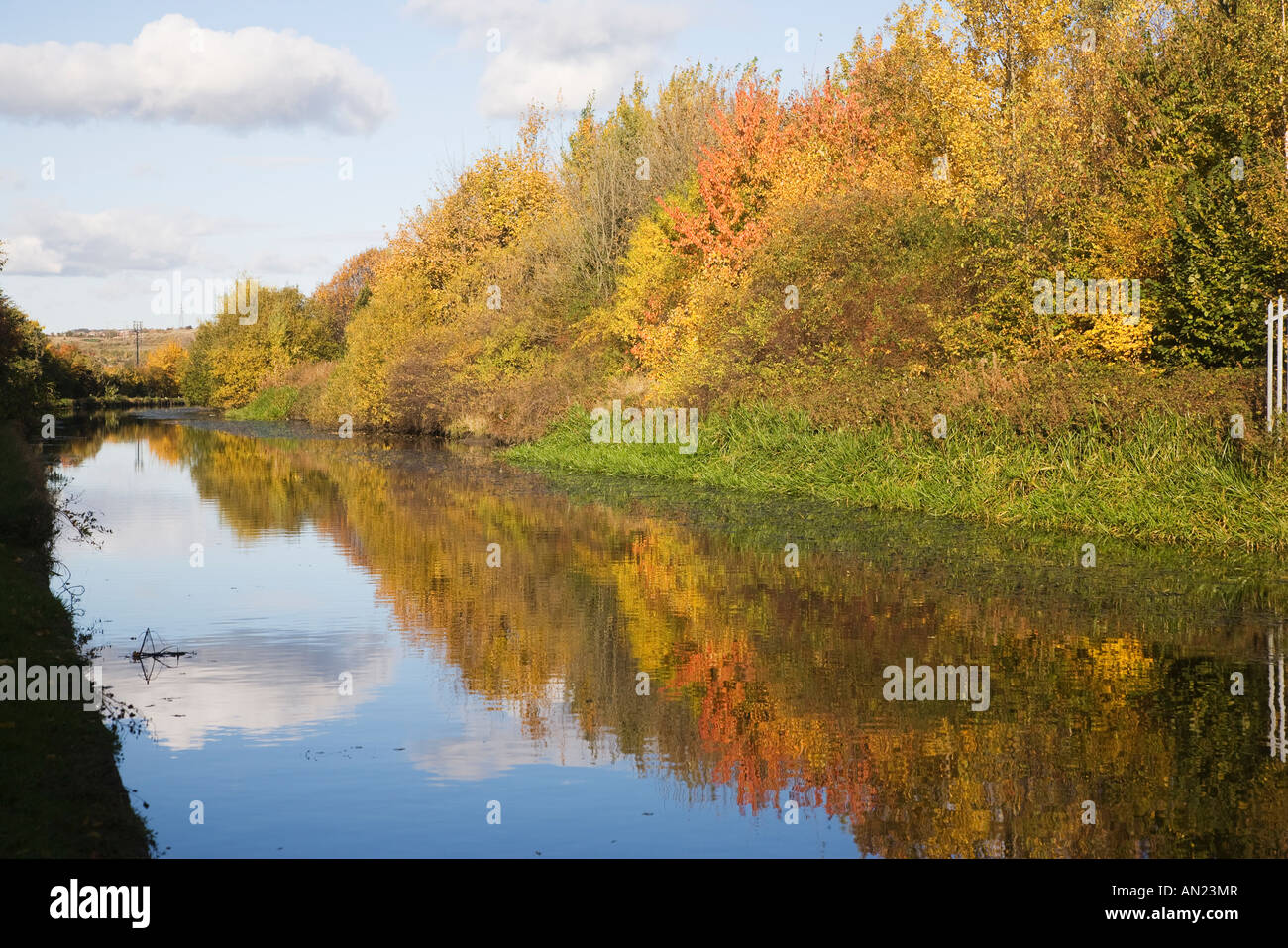 Sheffield tinsley canal carbrook hi-res stock photography and images ...