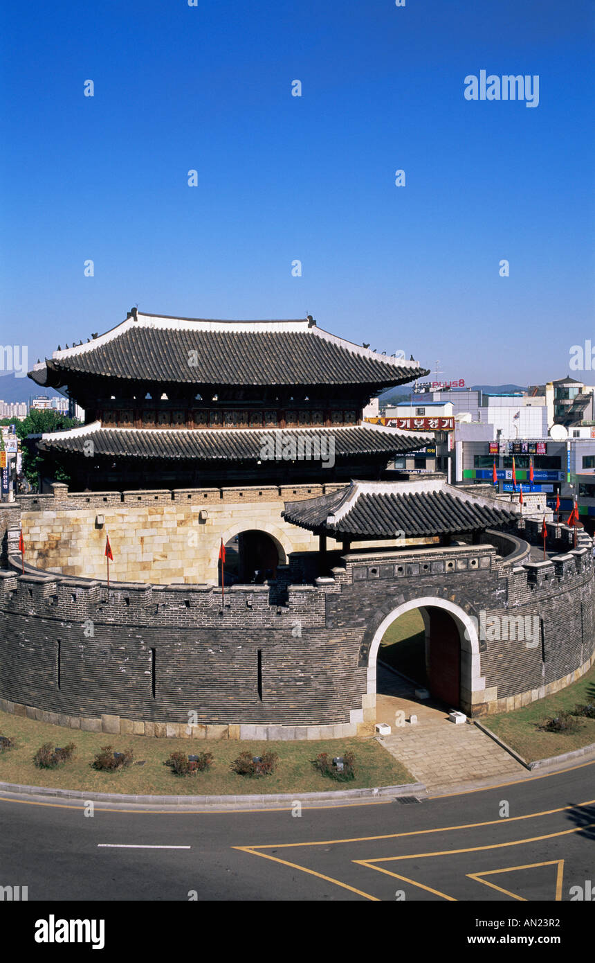 Korea, Seoul, Suwon, Hwaseong Fortress, Paldalmun, South Gate Stock ...