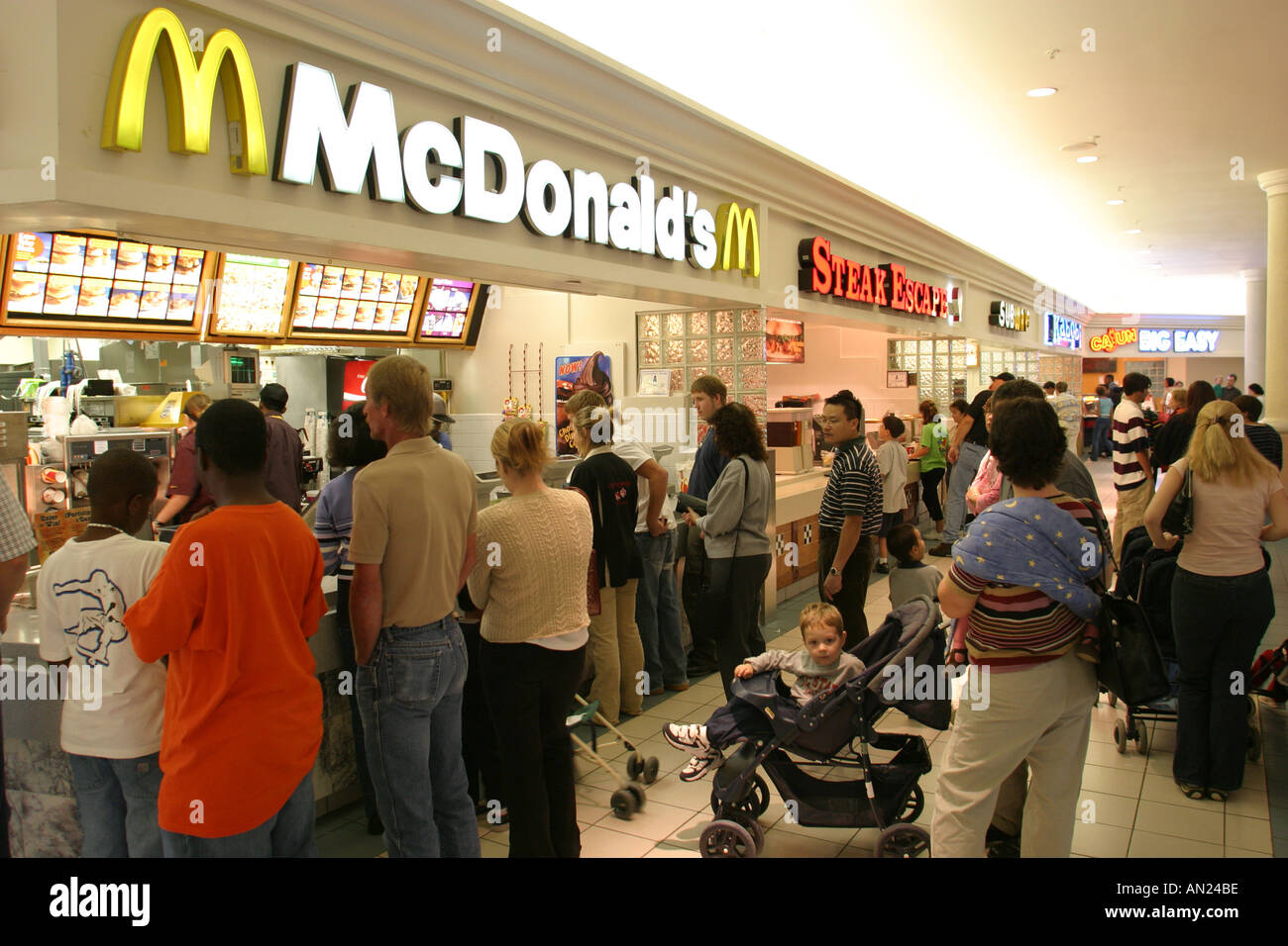 Raleigh north carolina crabtree valley hi-res stock photography and ...