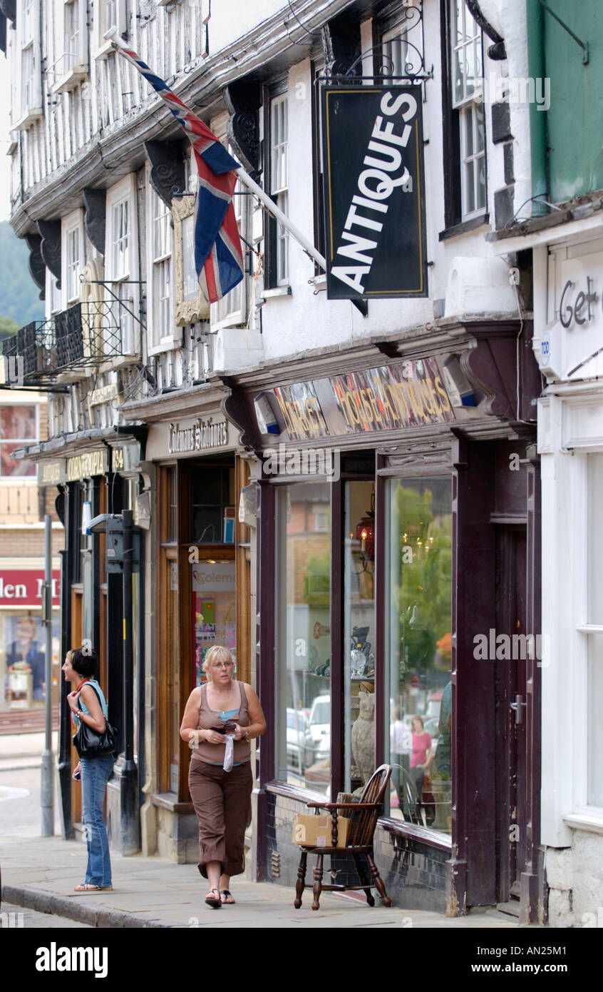 Antiques shop street uk hi-res stock photography and images - Alamy