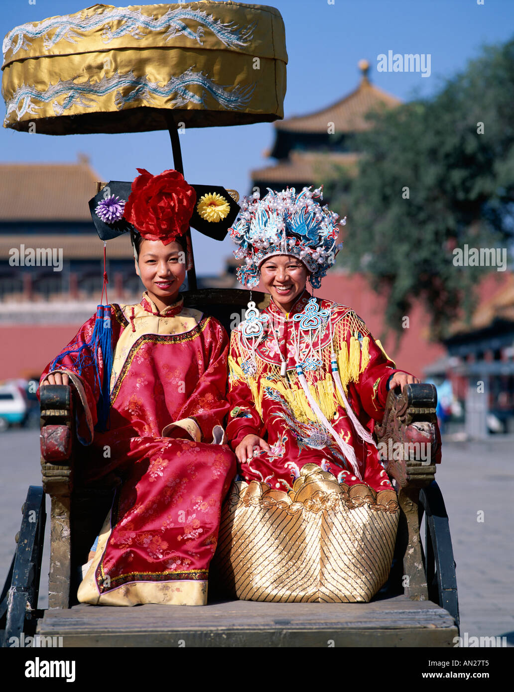 Ming dynasty costume hi-res stock photography and images - Alamy
