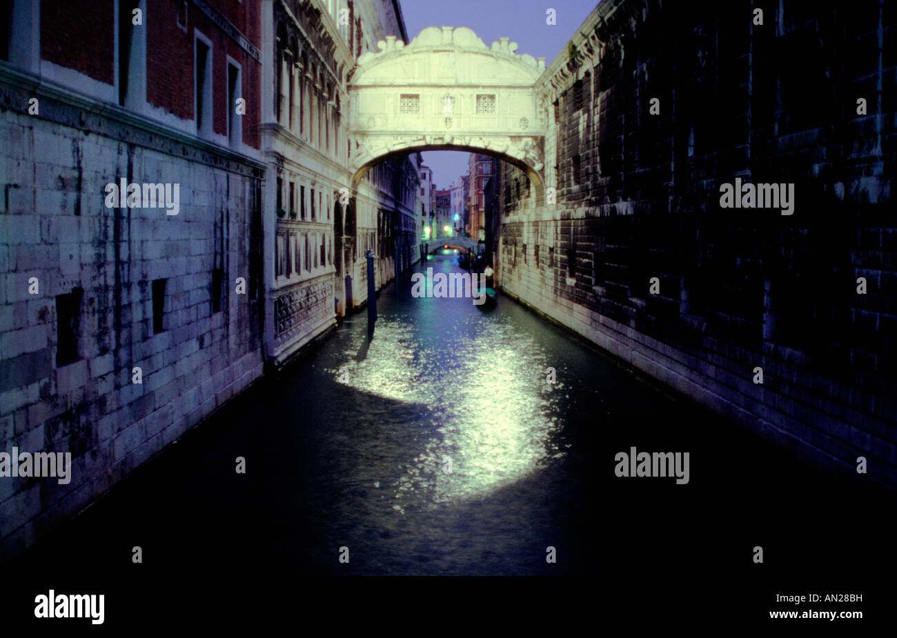 Bridge of Sighs Venice at night Stock Photo - Alamy