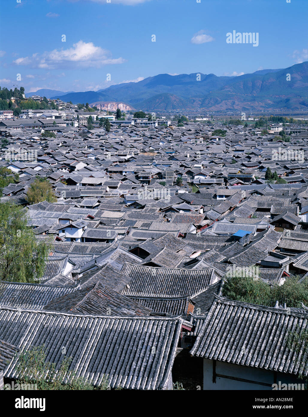 Old Town / Ancient Rooftops / Traditional Architecture, Lijiang, Yunnan ...