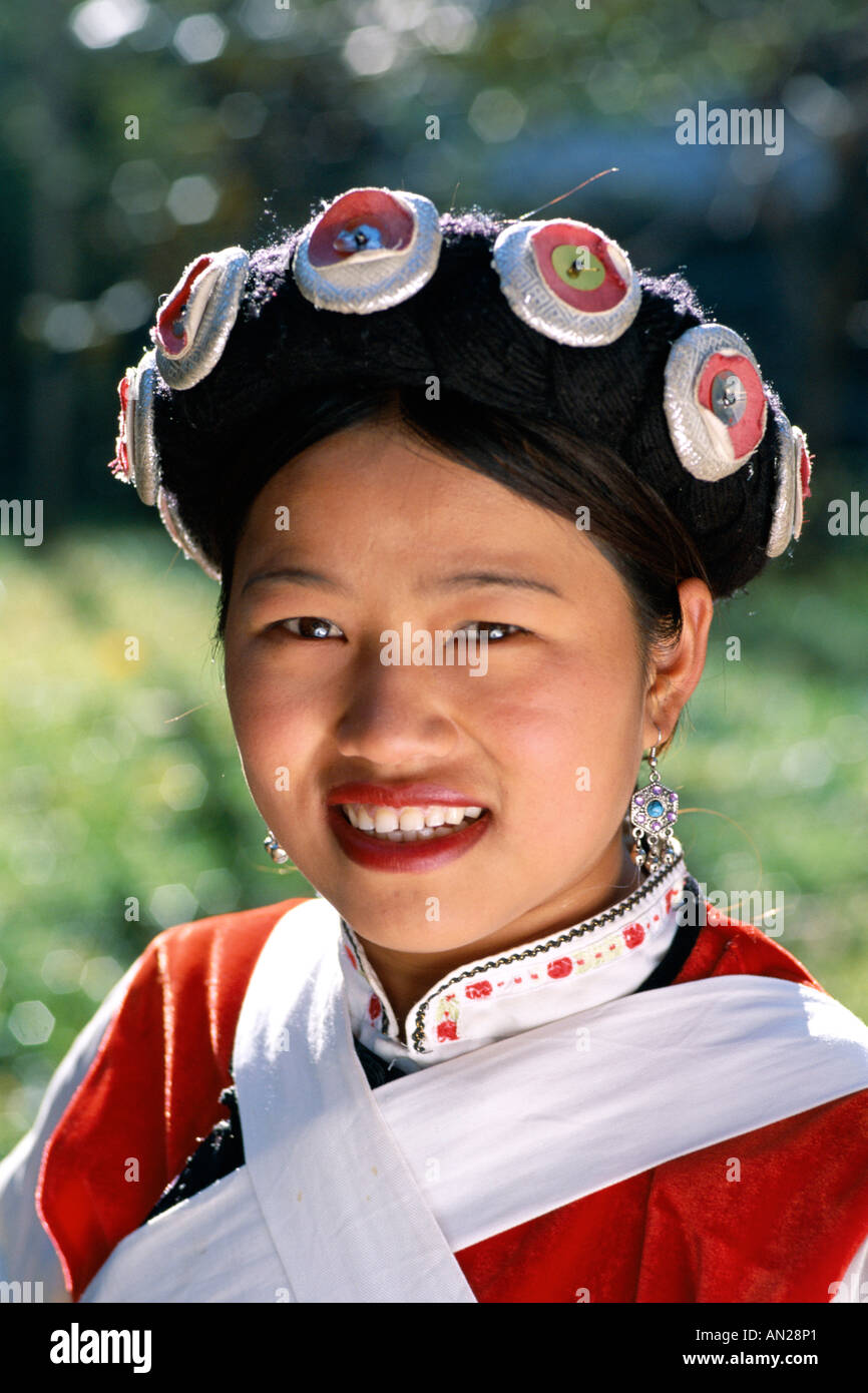 Old Town / Naxi Woman in Traditional Dress / Portrait, Lijiang, Yunnan ...