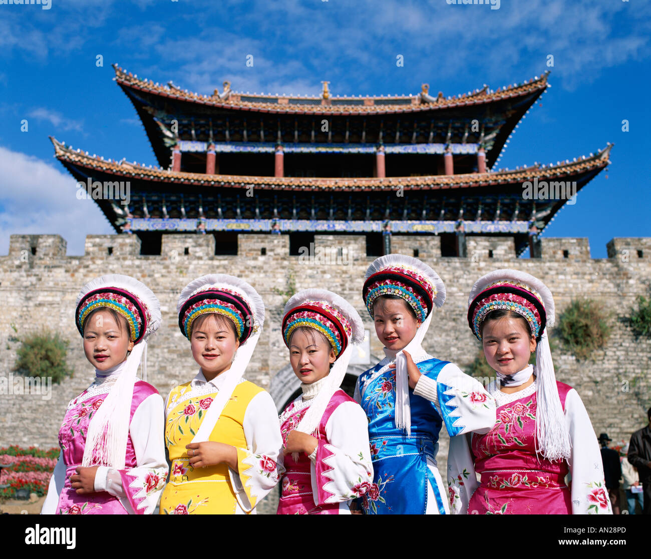 Bai women in traditional costume hi-res stock photography and images ...