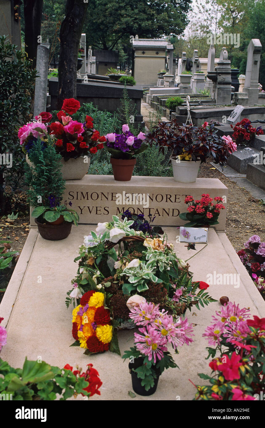 Simone signoret yves montand hi-res stock photography and images - Alamy