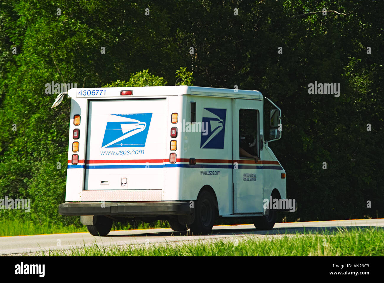 Usps vehicle hi-res stock photography and images - Alamy