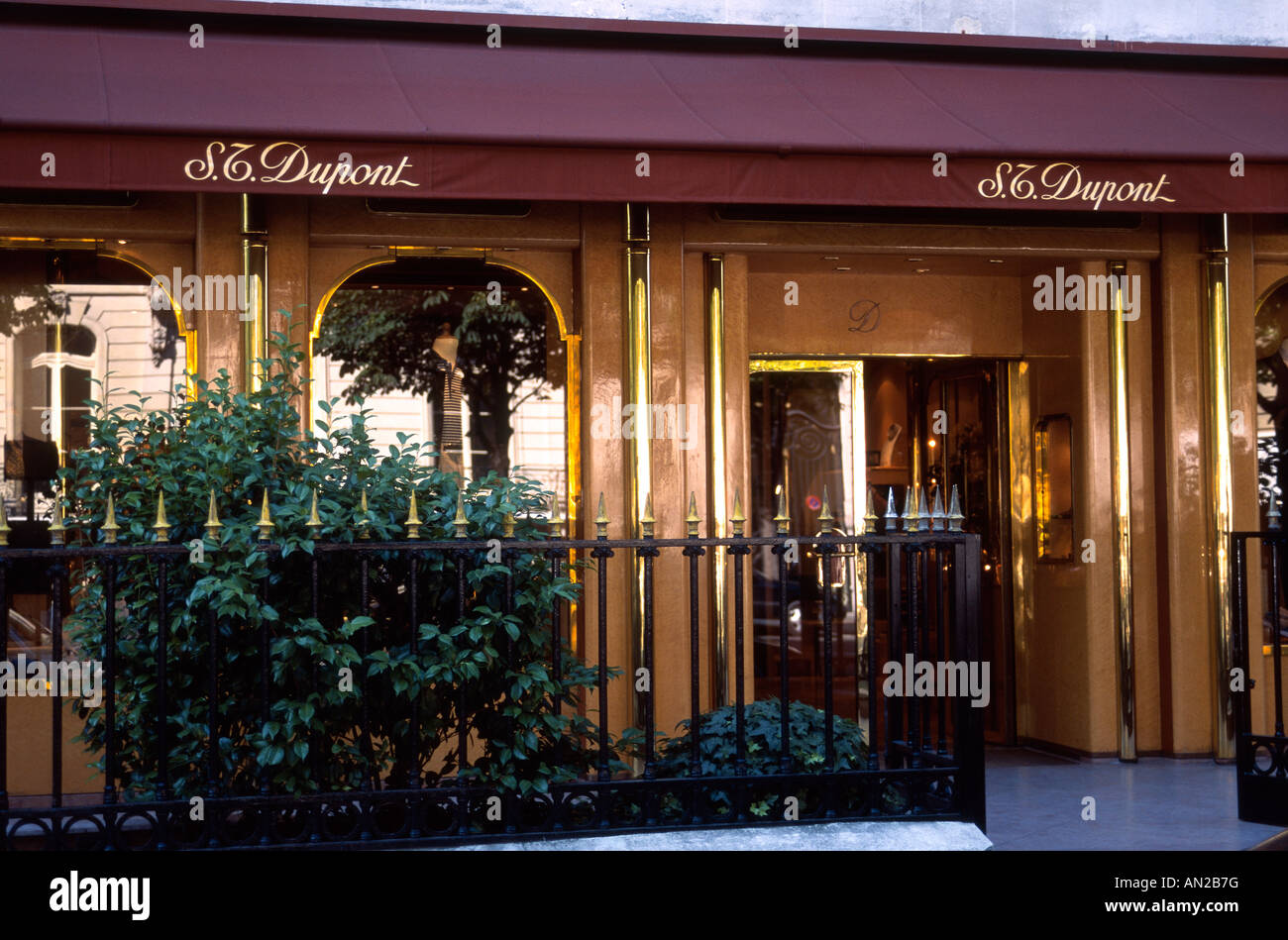 Paris, S T Dupont Stock Photo - Alamy