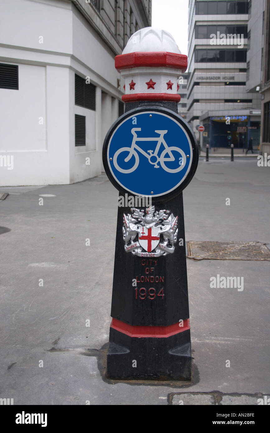 A City of London cycle sign Stock Photo - Alamy
