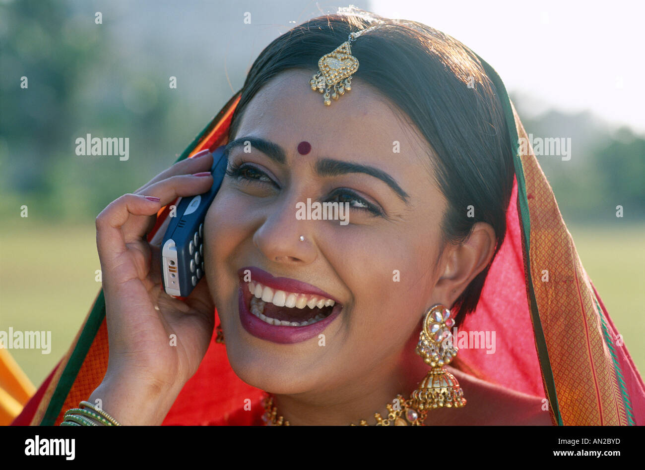 Talking indian woman in sari hi-res stock photography and images - Alamy