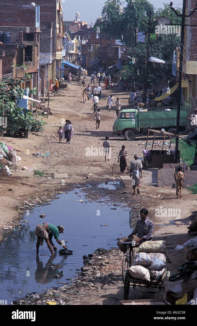 India poor agra street hi-res stock photography and images - Alamy
