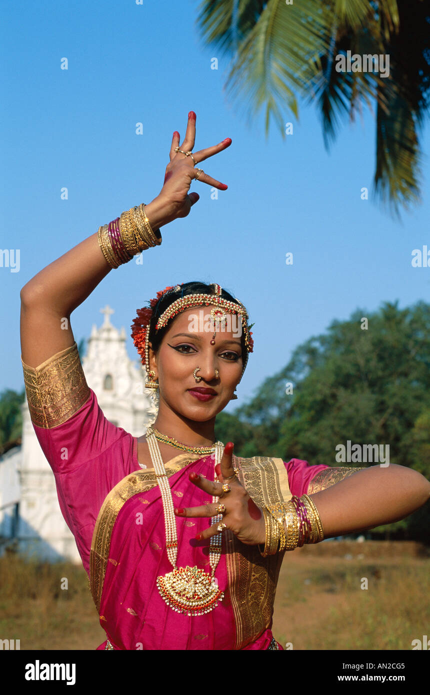 Female Dancer / Woman Dressed in Traditional Costume, Mumbai (Bombay ...