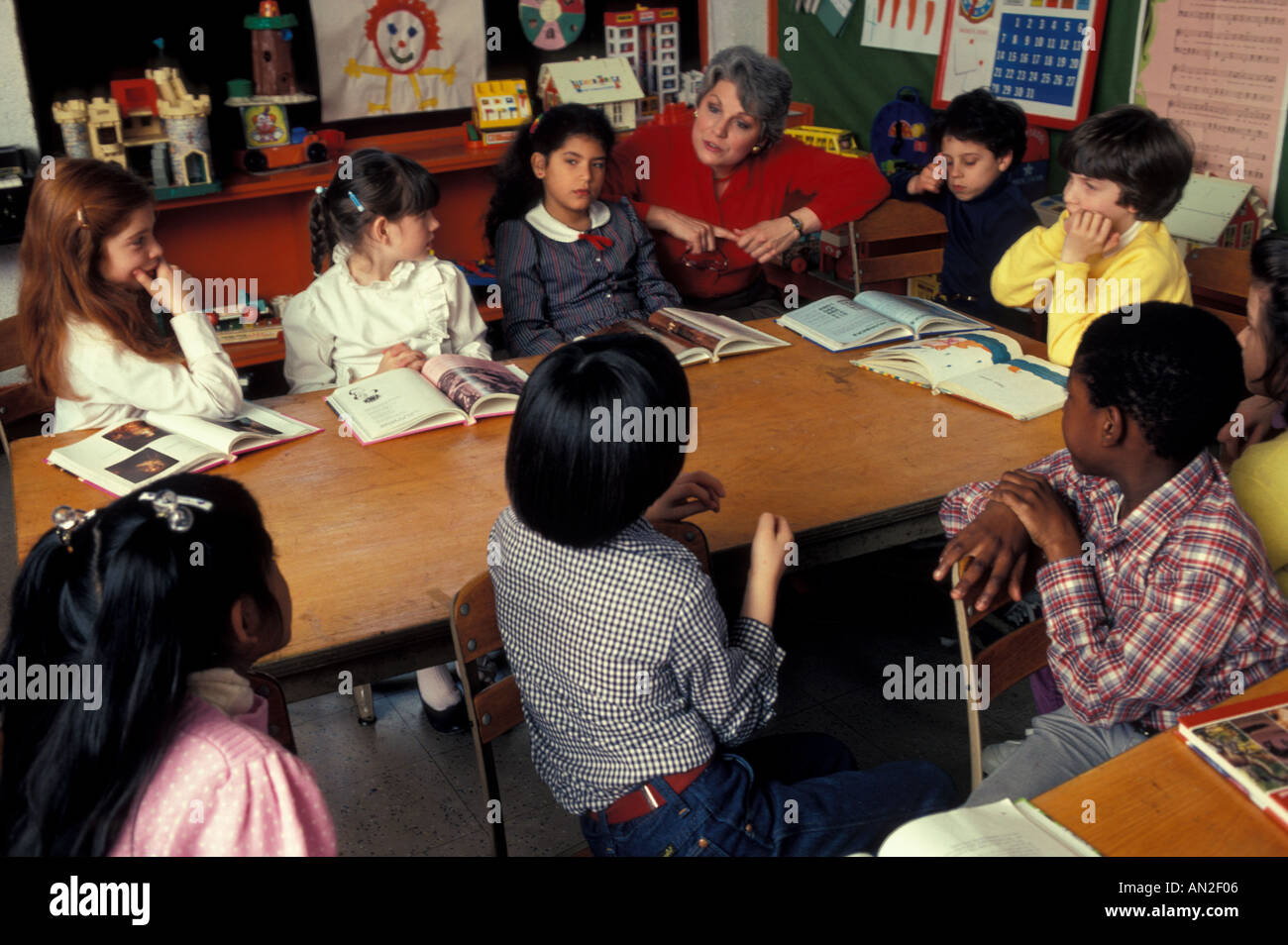 Horizontal people children classroom learning diverse ethnic table hi ...