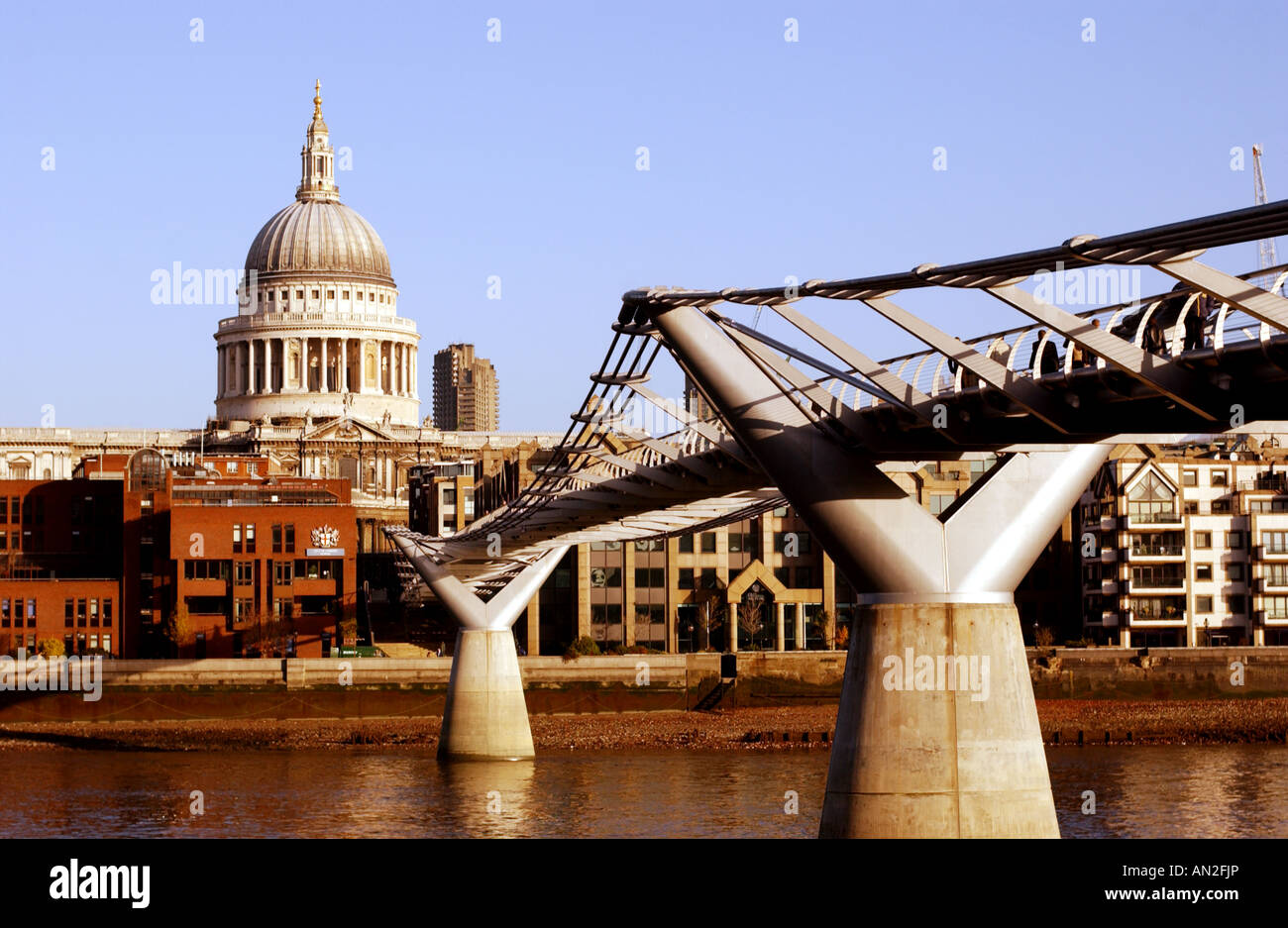 London, Millennium Footbridge & St Pauls Stock Photo - Alamy